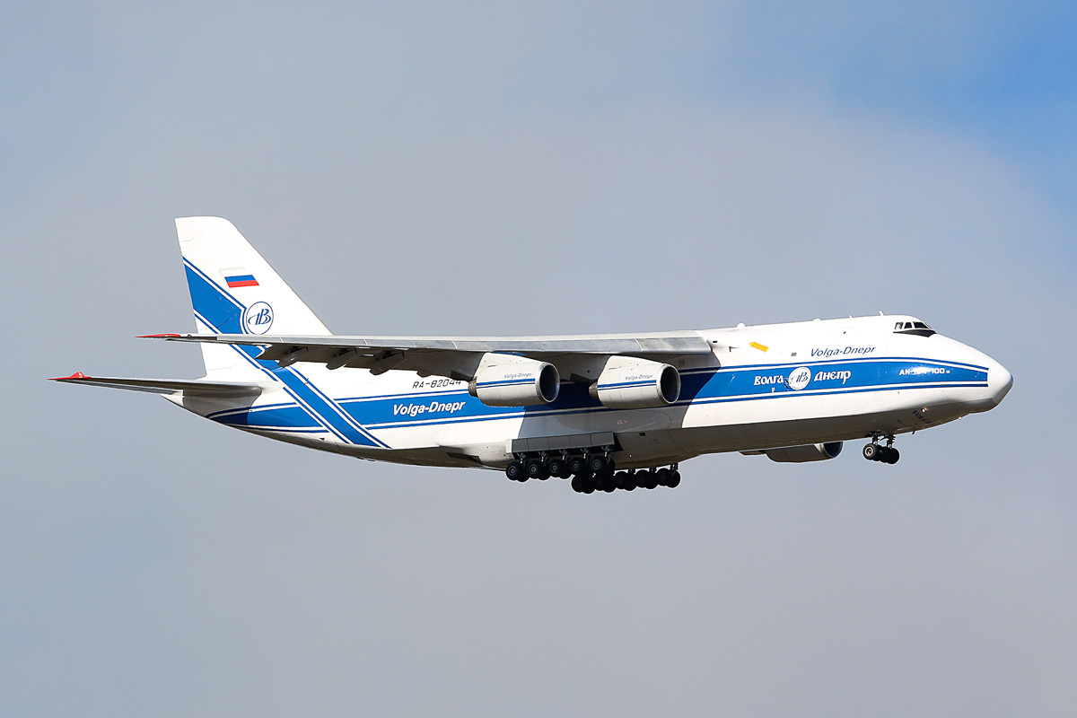 20131013_RA-82044-Antonov_An-124-100_Matt_Hayes – AviationWA
