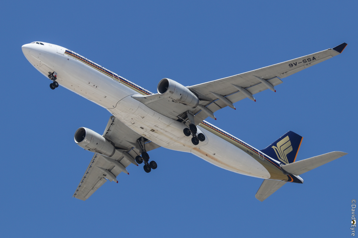 9V-SSA Airbus A330-343X (MSN 1485) of Singapore Airlines over the ...