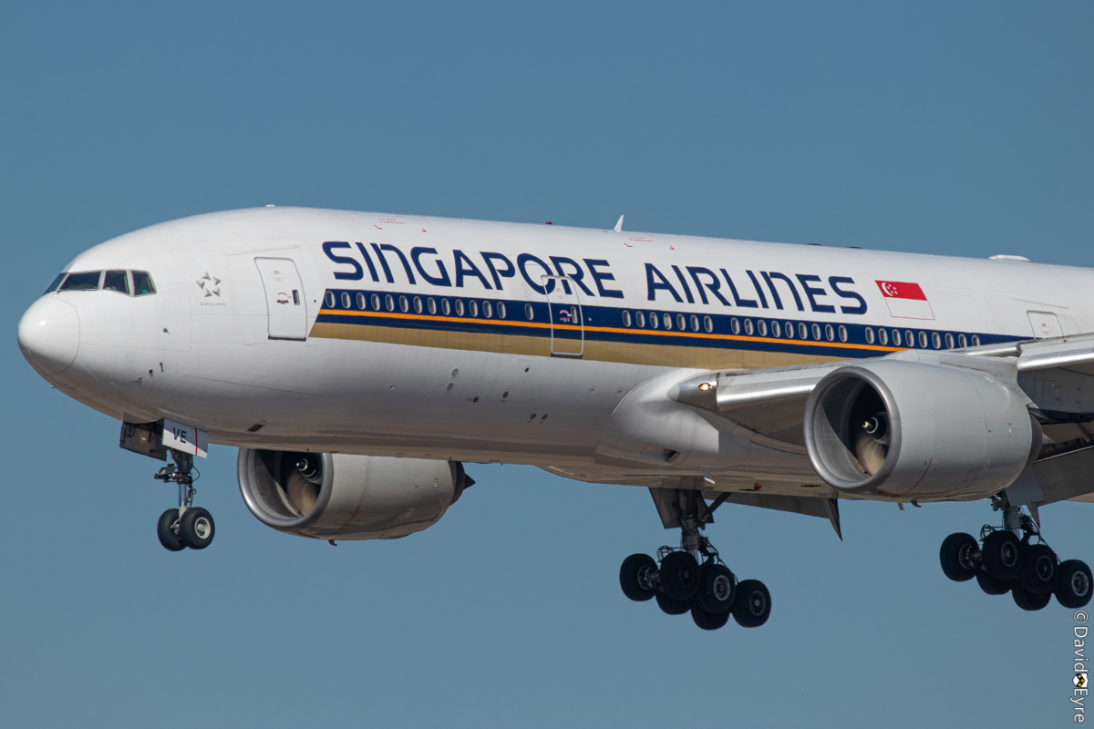 9V-SVE Boeing 777-212ER (MSN 30870/374) of Singapore Airlines, at Perth ...