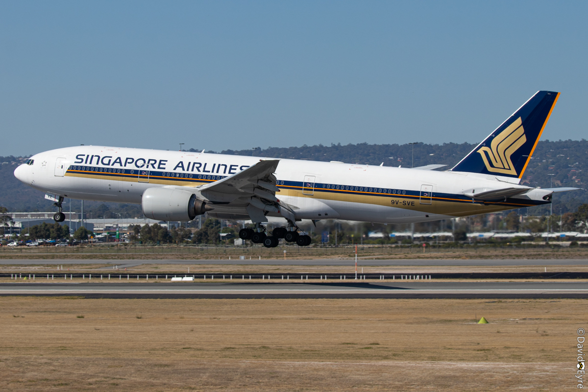 9V-SVE Boeing 777-212ER (MSN 30870/374) of Singapore Airlines, at Perth ...