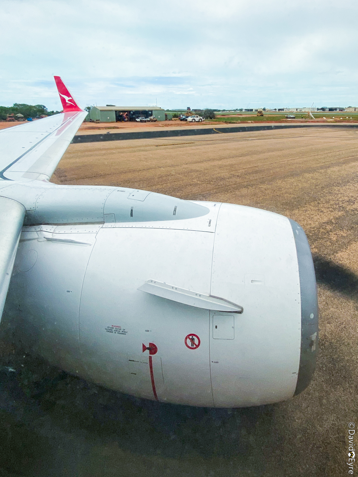 Wingview of VH-VZO Boeing 737-838 of Qantas, named ‘Bendigo’, at Broome ...
