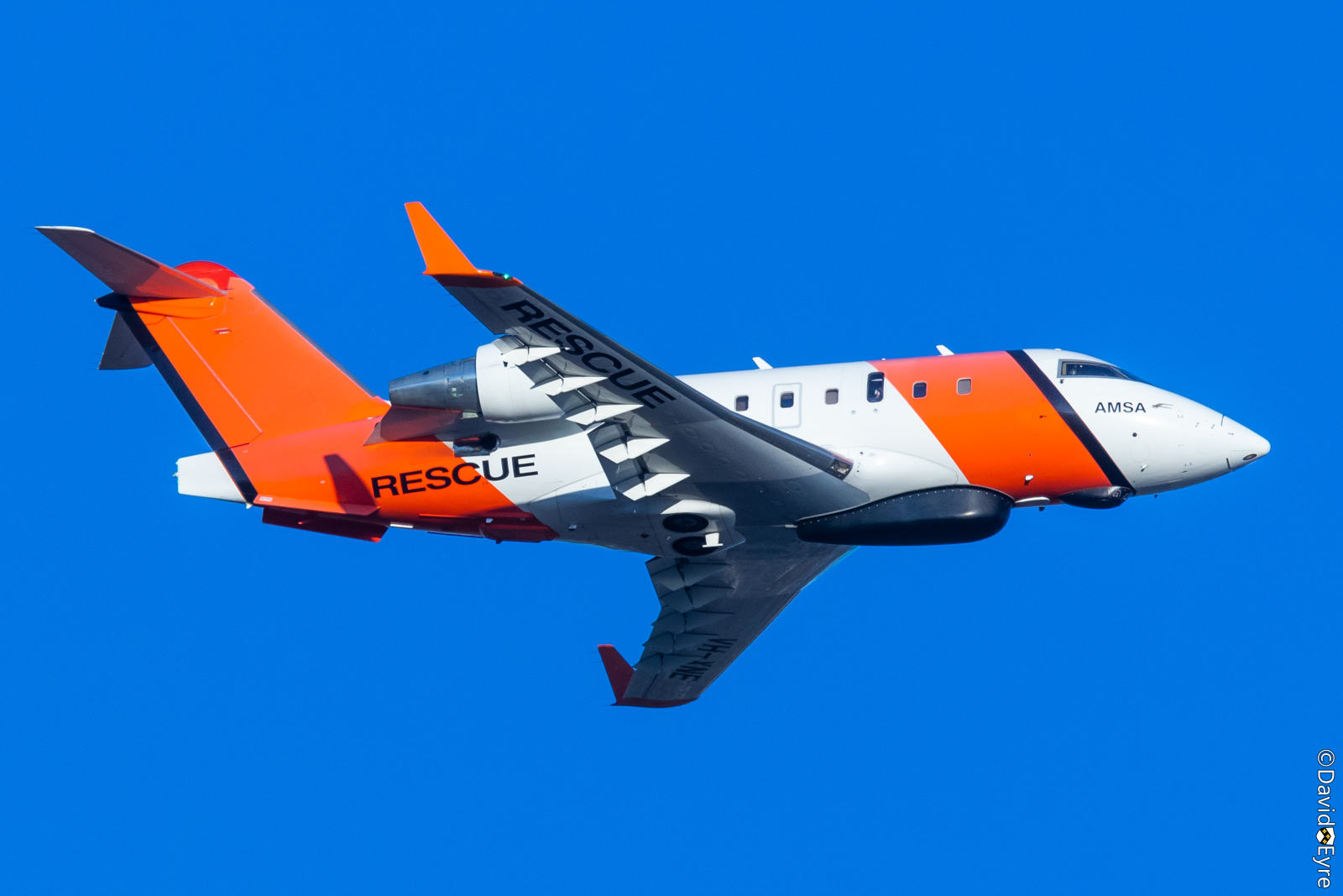 VH-XNE Bombardier CL-600-2B16 Challenger 604 owned by Cobham SAR ...