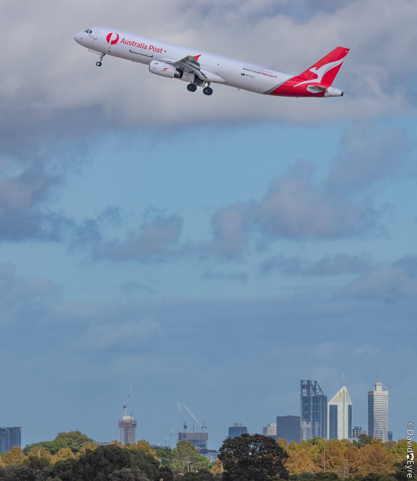 VH-ULY Airbus A321-231P2F of Qantas Freight (Express Freighters ...