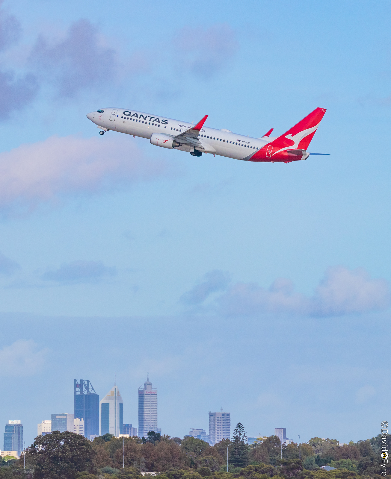 VH-VZL Boeing 737-838 of Qantas, named ‘Newcastle’, at Perth Airport ...