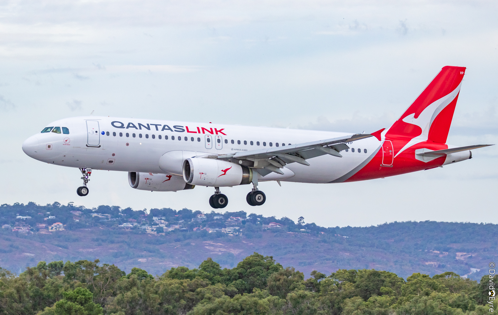 VH-UVP Airbus A320-232 of QantasLink, named ‘Silver Hakea’, at Perth ...