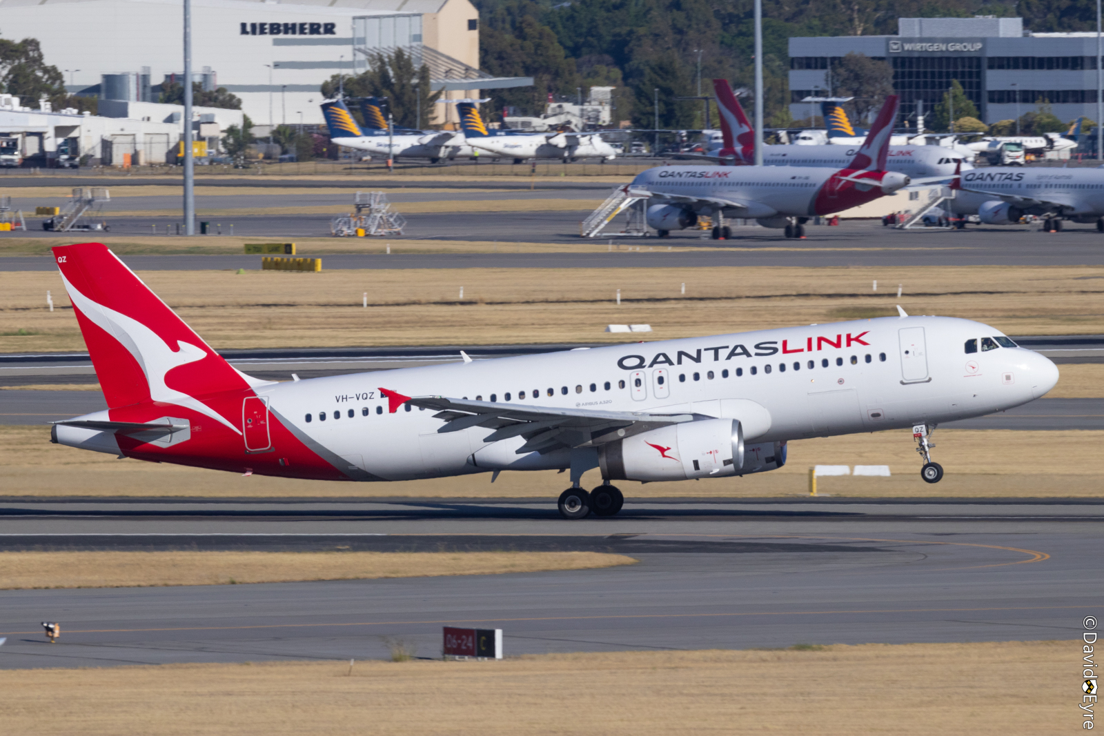 VH-VQZ Airbus A320-232 of QantasLink (Network Aviation), named ...
