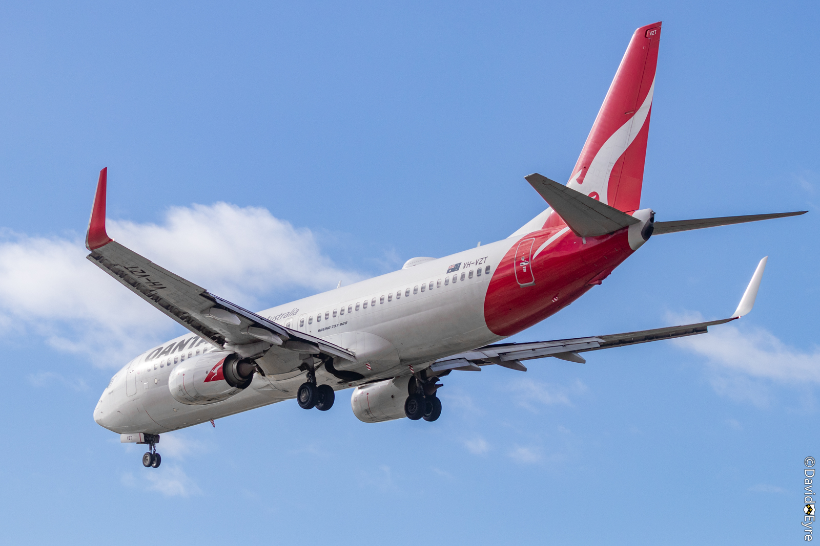 VH-VZT Boeing 737-838 of Qantas, named ‘Kalgoorlie’, at Perth Airport ...