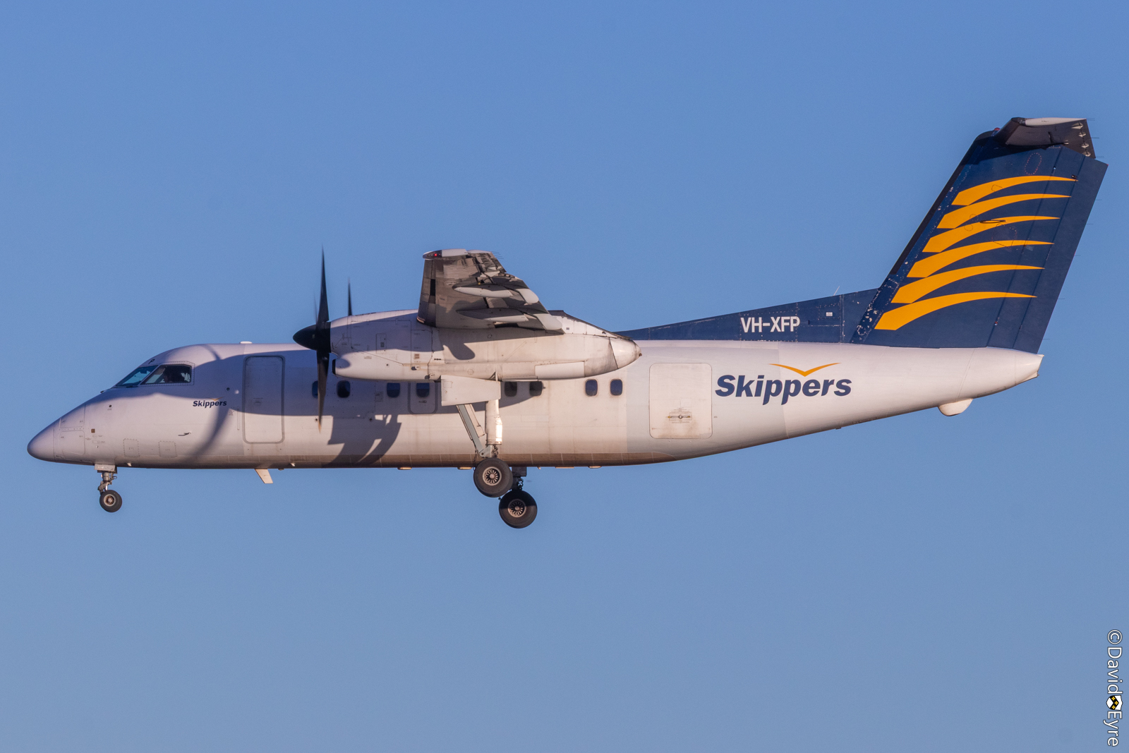 VH-XFP De Havilland Canada DHC-8-106 Dash 8 owned by Skippers Aviation ...