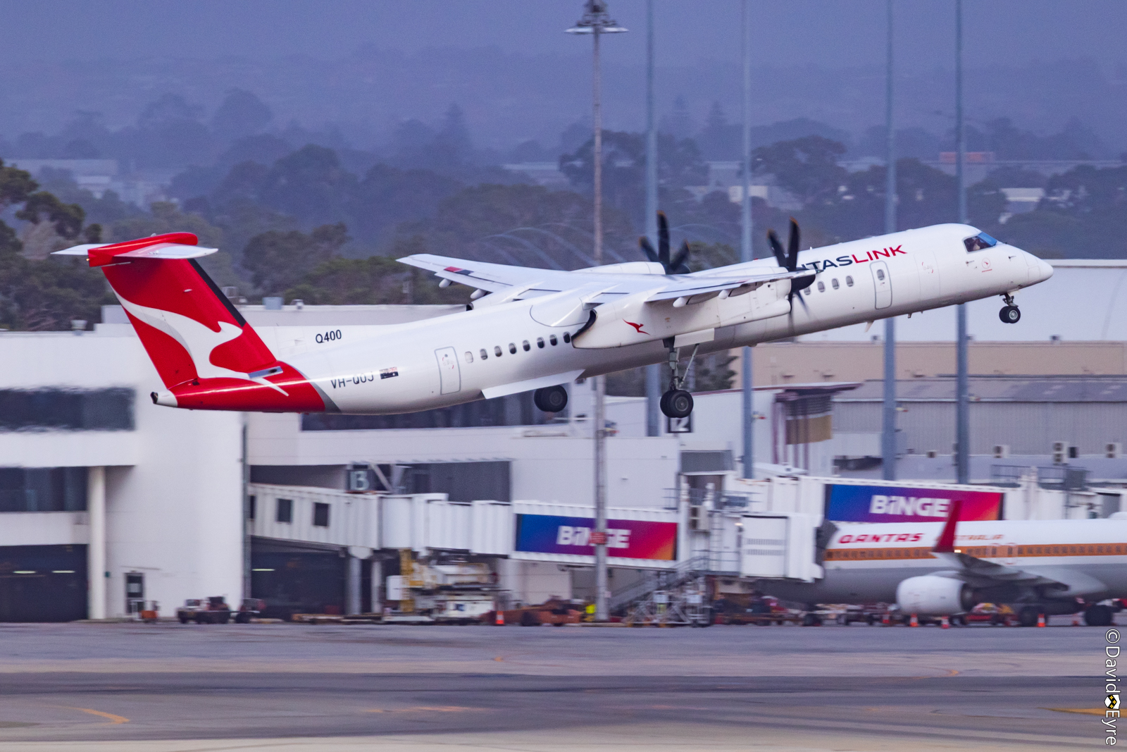 VH-QOJ De Havilland Canada DHC-8-402Q of QantasLink (Sunstate Airlines ...