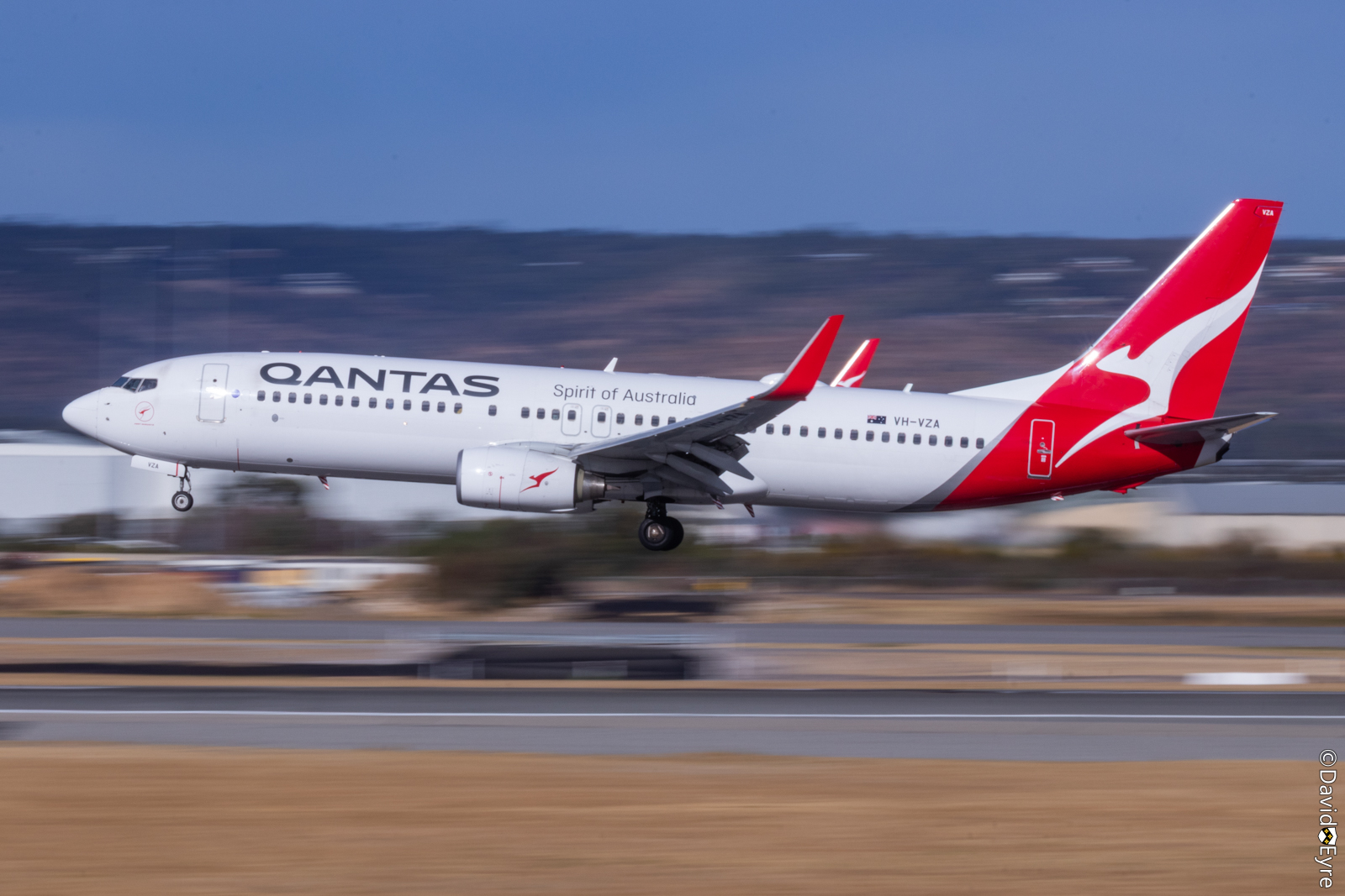 VH-VZA Boeing 737-838 of Qantas, named ‘Port Augusta’, at Perth Airport ...